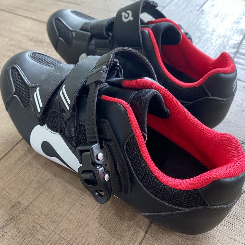 Peloton Cycling Shoes With Locking Clip - Gem